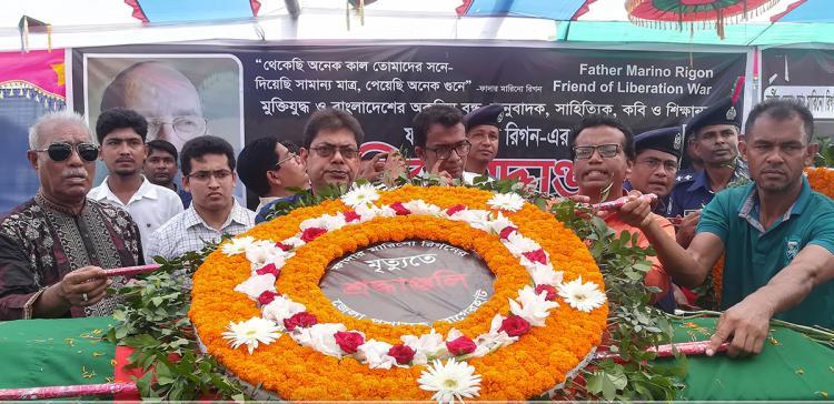 BANGLADESH Thousands of Christians, Muslims and Hindus welcome the body ...