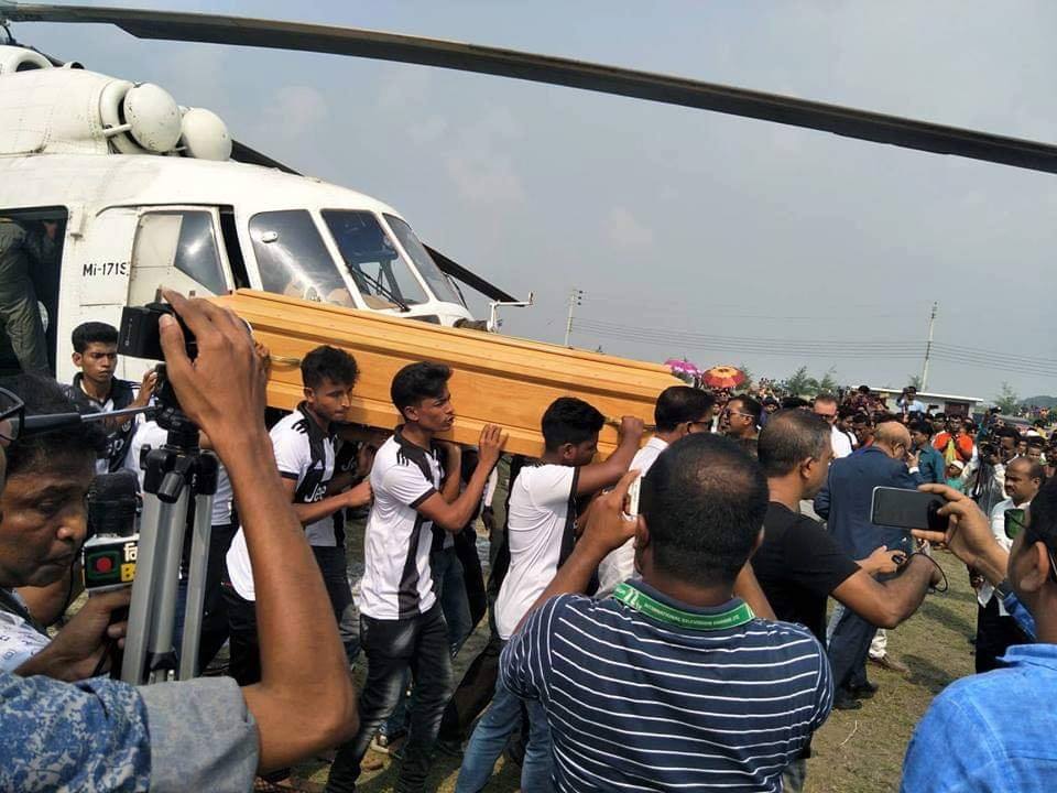 BANGLADESH Thousands of Christians, Muslims and Hindus welcome the body ...