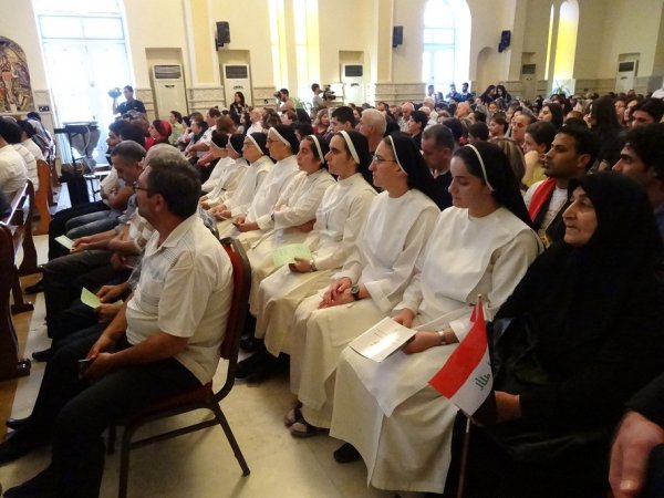 IRAQ Baghdad: Iraqi Christians and Muslims pray together for peace and ...