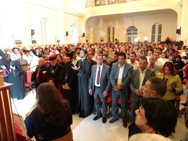 IRAQ Baghdad: Iraqi Christians and Muslims pray together for peace and ...