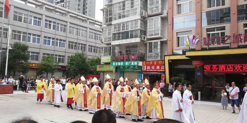 CHINA-VATICANO Mons. Esteban Xu Hongwei ordenado obispo de Hanzhong (Foto)