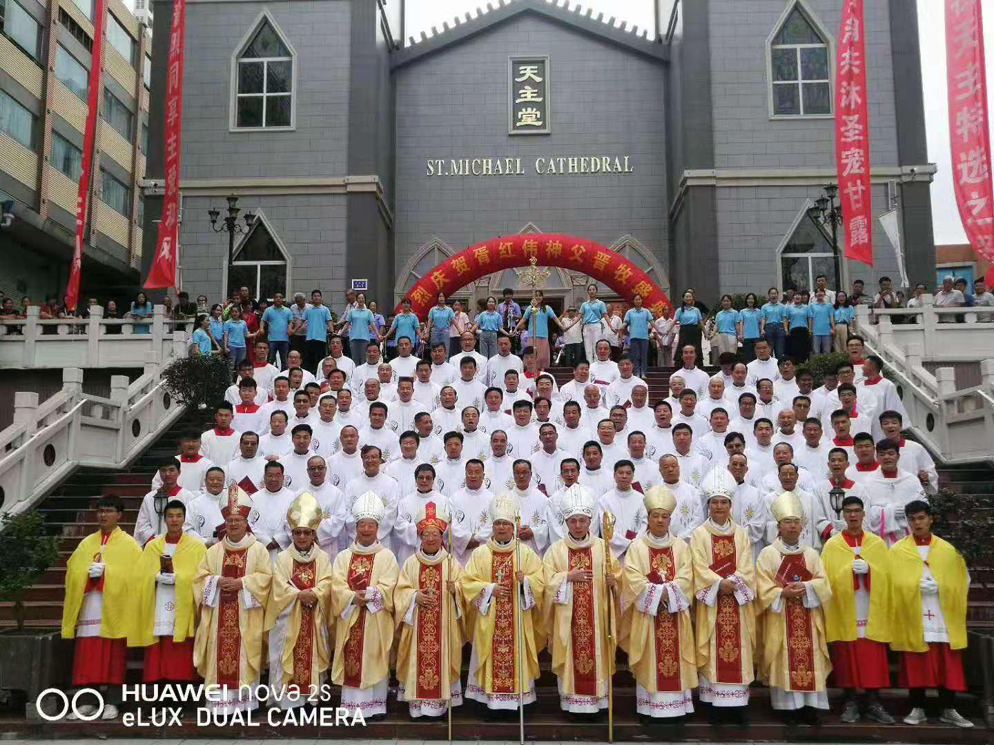 CINA-VATICANO Mons. Stefano Xu Hongwei ordinato vescovo di Hanzhong (Foto)