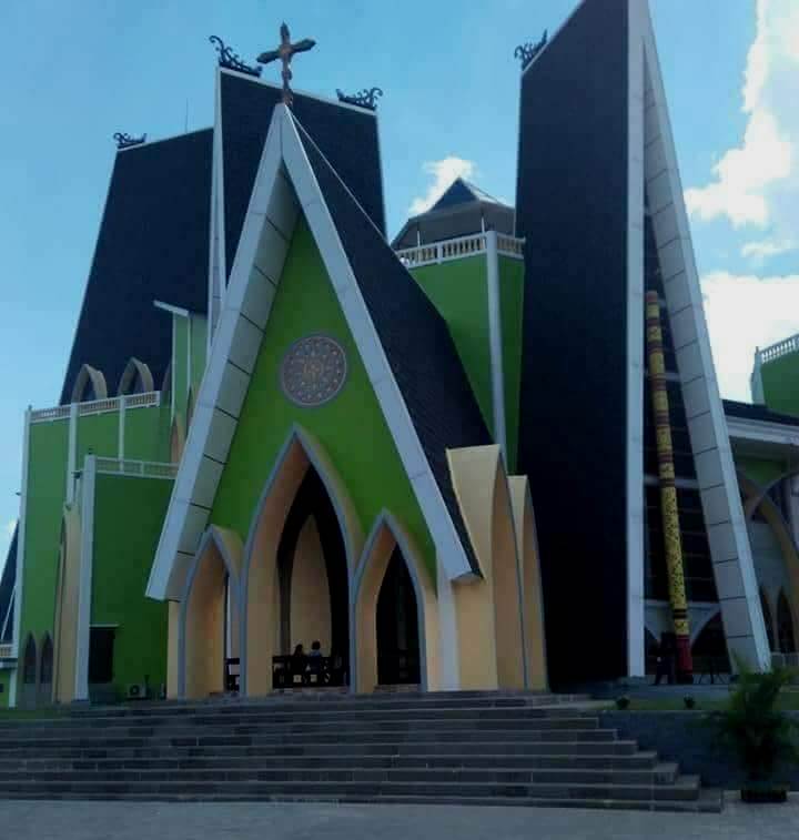 INDONESIA Some 15,000 people come to Sanggau for the inauguration of ...