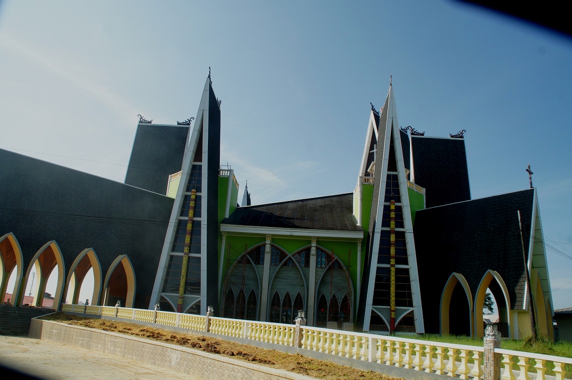 INDONESIA Some 15,000 people come to Sanggau for the inauguration of ...