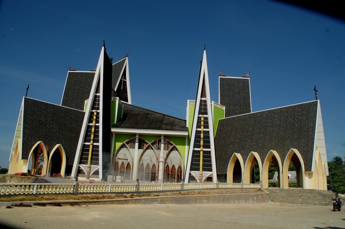 INDONESIA Some 15,000 people come to Sanggau for the inauguration of ...