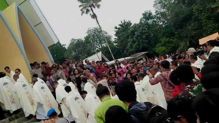 INDONESIA Some 15,000 people come to Sanggau for the inauguration of ...