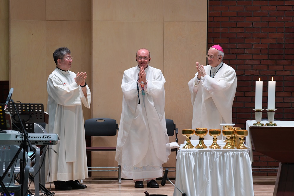KOREA – VATICAN Some 3,000 people pray in Seoul for peace on the Korean ...