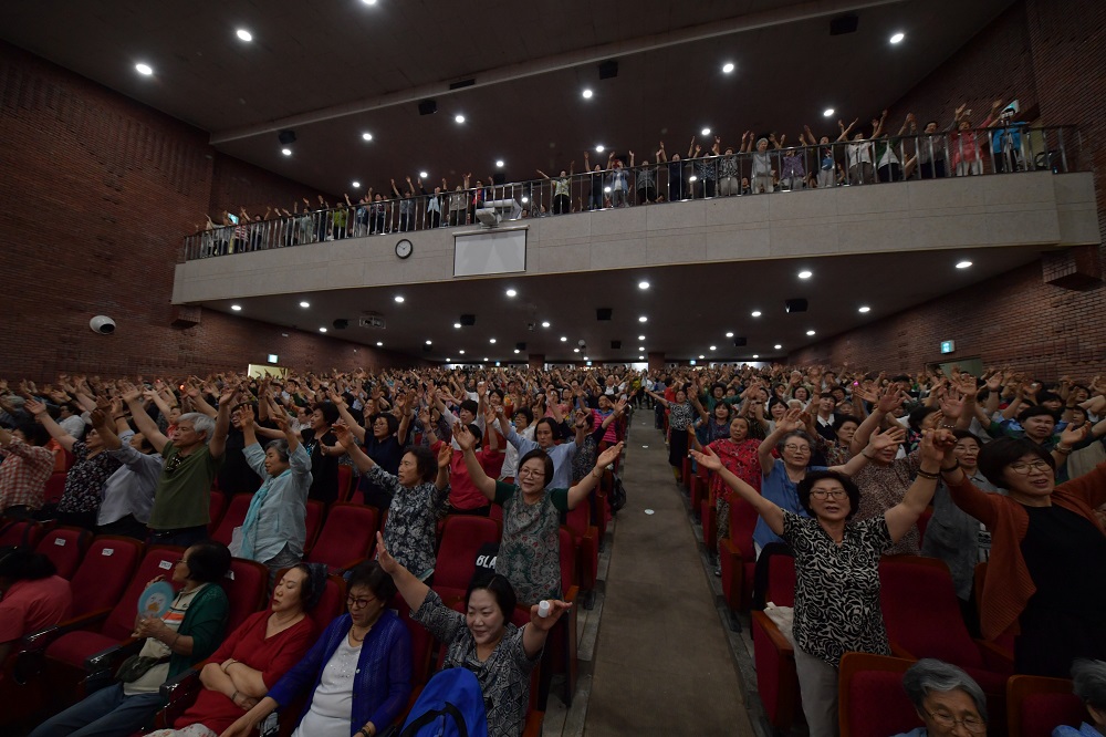 KOREA – VATICAN Some 3,000 people pray in Seoul for peace on the Korean ...