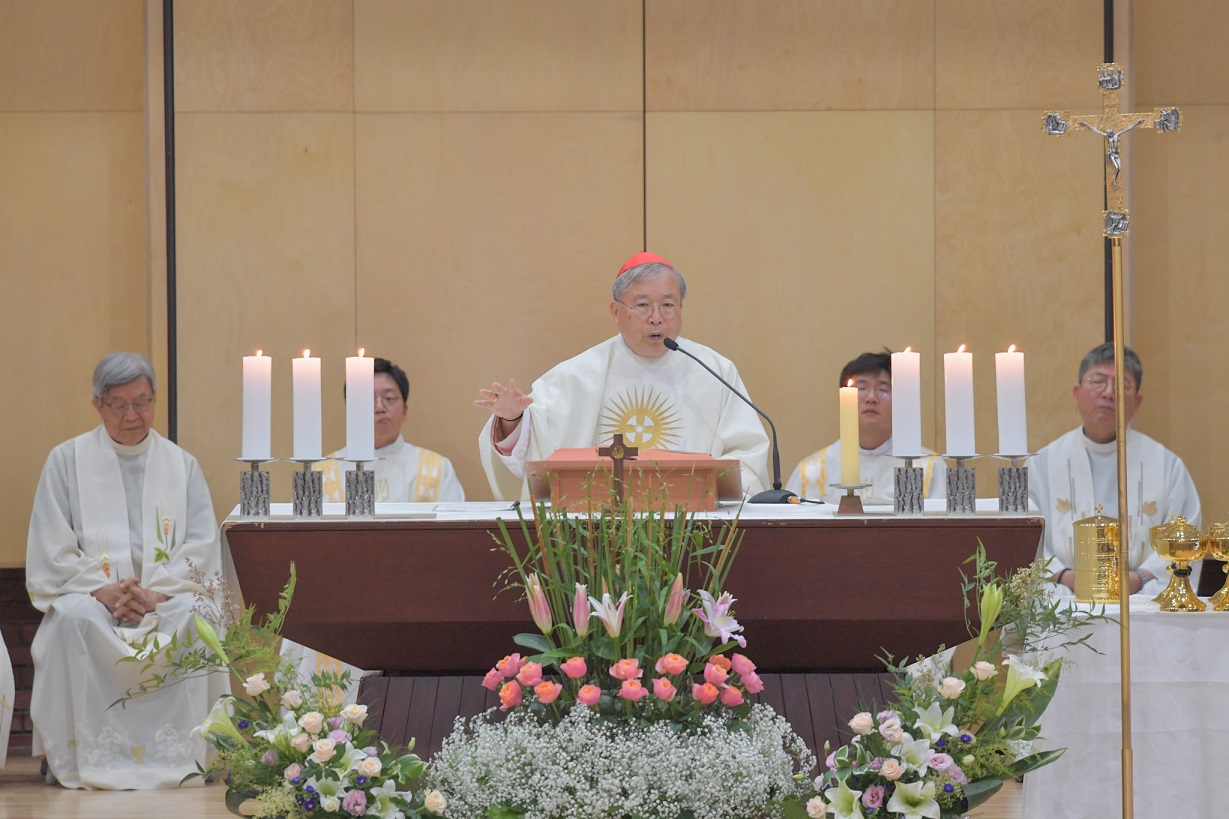SOUTH KOREA Thousands of Catholics pray in Seoul for reconciliation ...