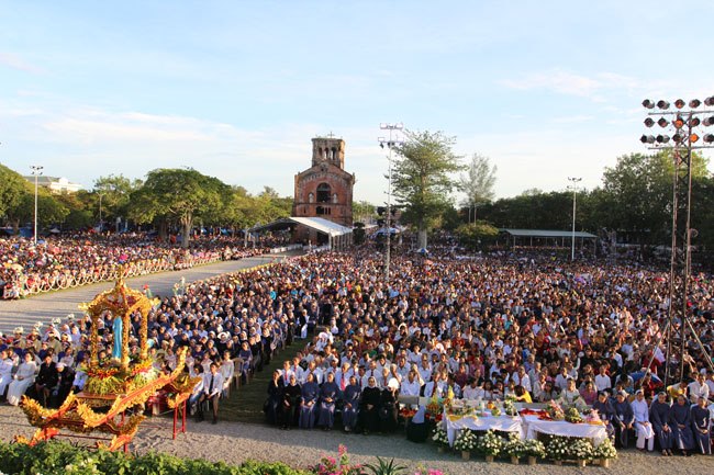 VIETNAM Some 80,000 Catholics visited La Vang shrine to celebrate the ...