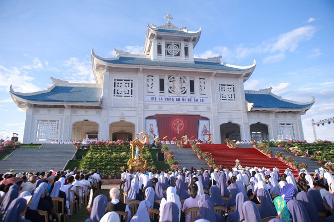 VIETNAM Some 80,000 Catholics visited La Vang shrine to celebrate the ...