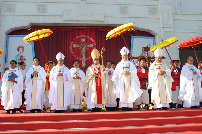 VIETNAM Some 80,000 Catholics visited La Vang shrine to celebrate the ...